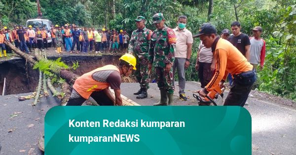 Jalan Amblas di Bali, Warga Gotong Royong Bikin Jembatan Darurat dari ...